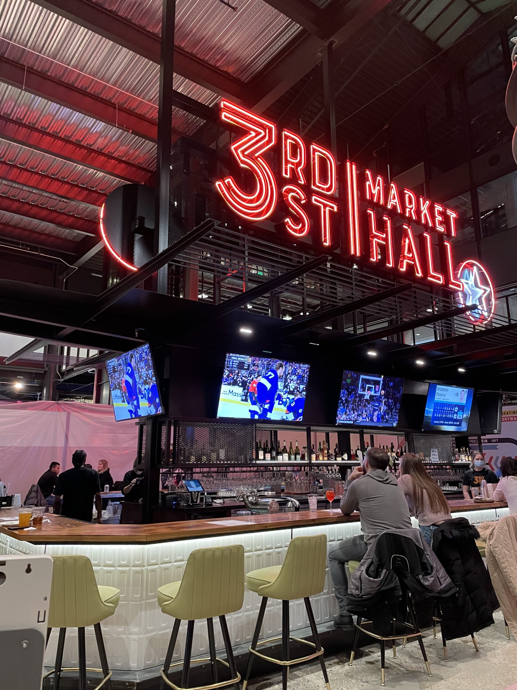 6 Budget-Friendly Dining Activities in Milwaukee - your fav travel besties!