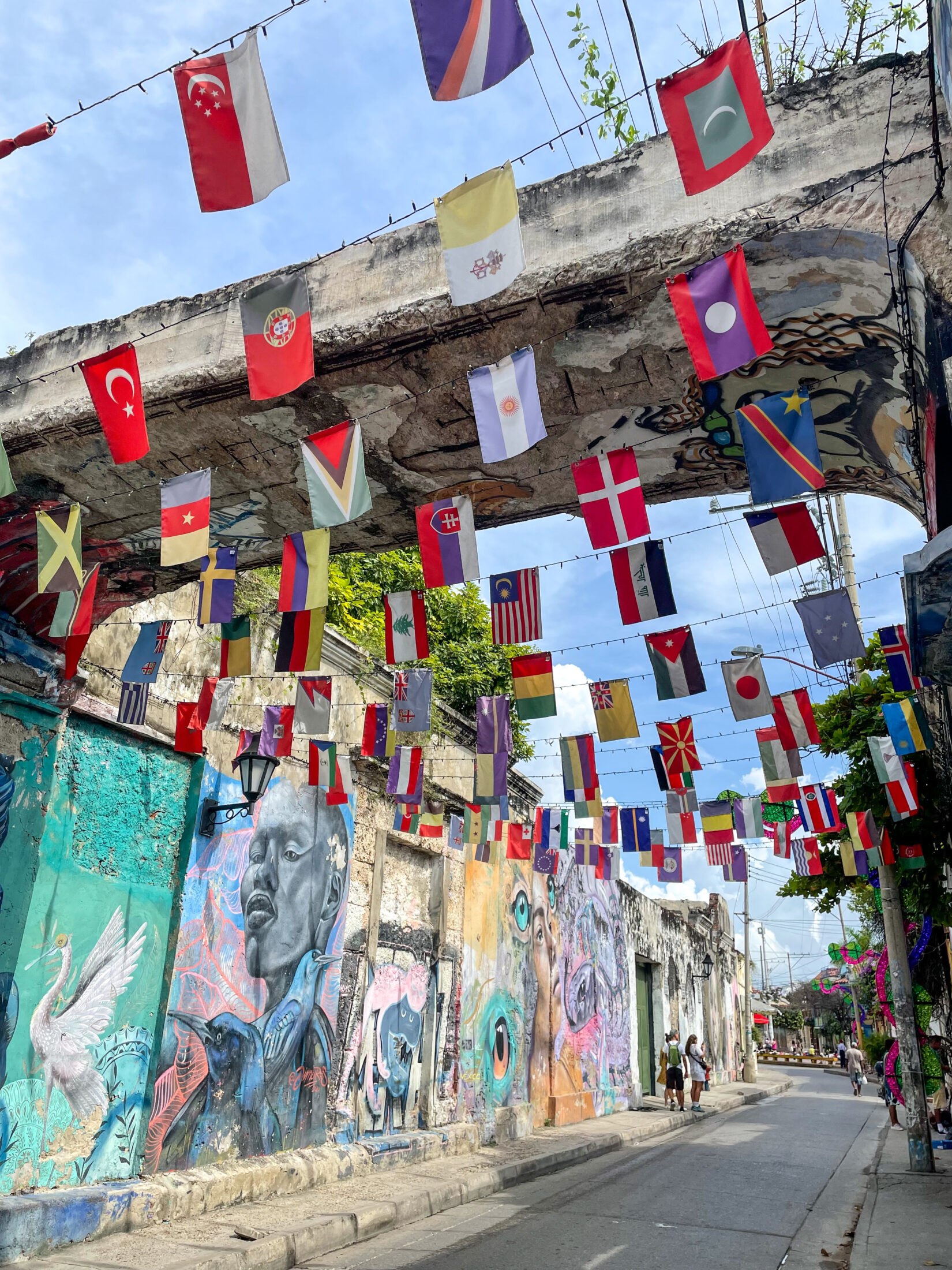 Our Budget Guide to Cartagena - your fav travel besties!